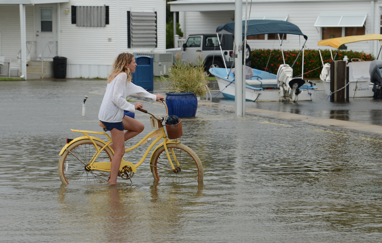 These photos show what happens when high surf hits during king tides ...